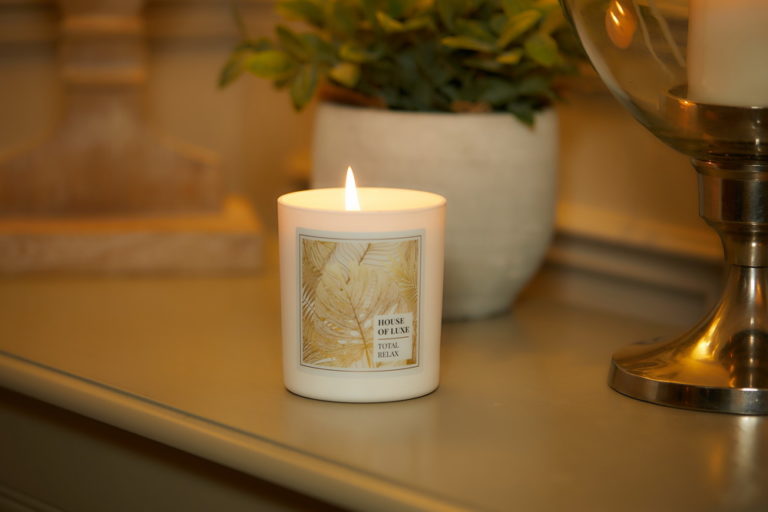 Total Relax Signature Luxury Aromatherapy Essential Oil Candle - Luxe ...